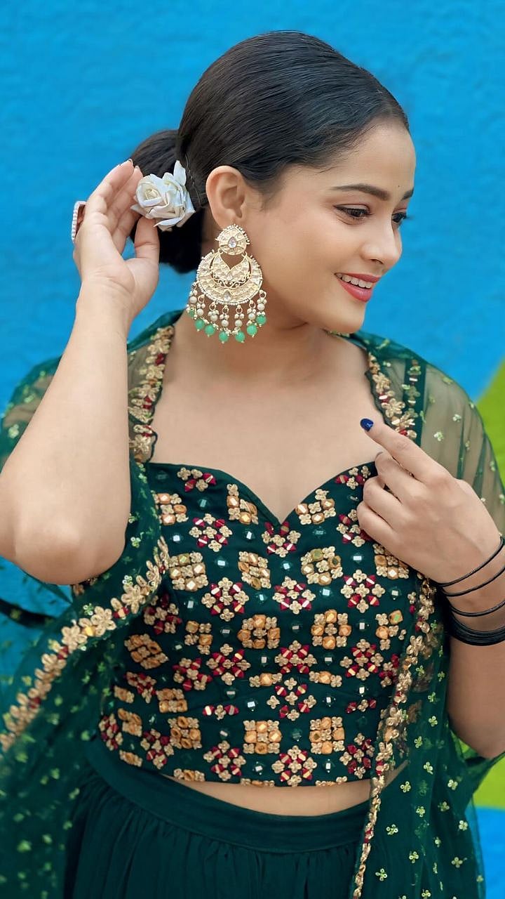 Shivali Parab : मध्यमवर्गीय कुटुंबात लहानाची मोठी झालेली शिवानी ते ...