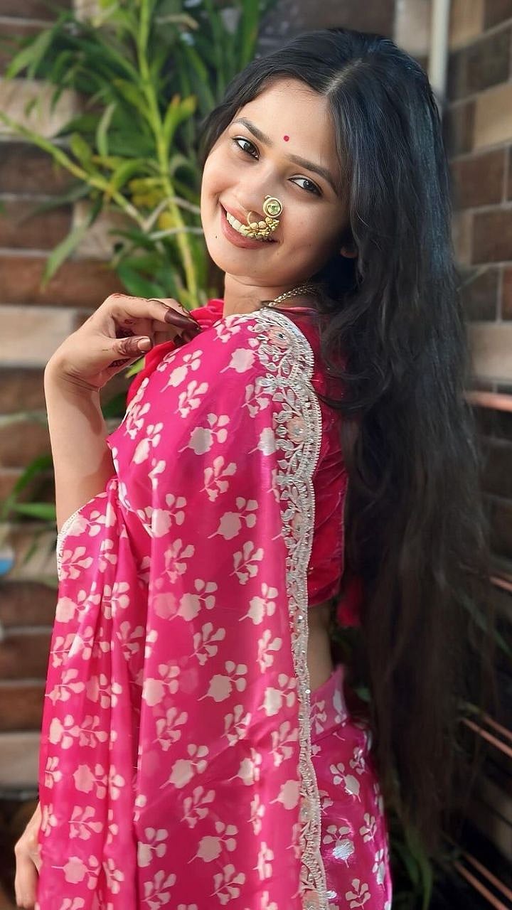 Gautami Patil: गुलाबी साडी अन् नखरेल अदा; कातिल गौतमीच्या सौंदर्याची ...