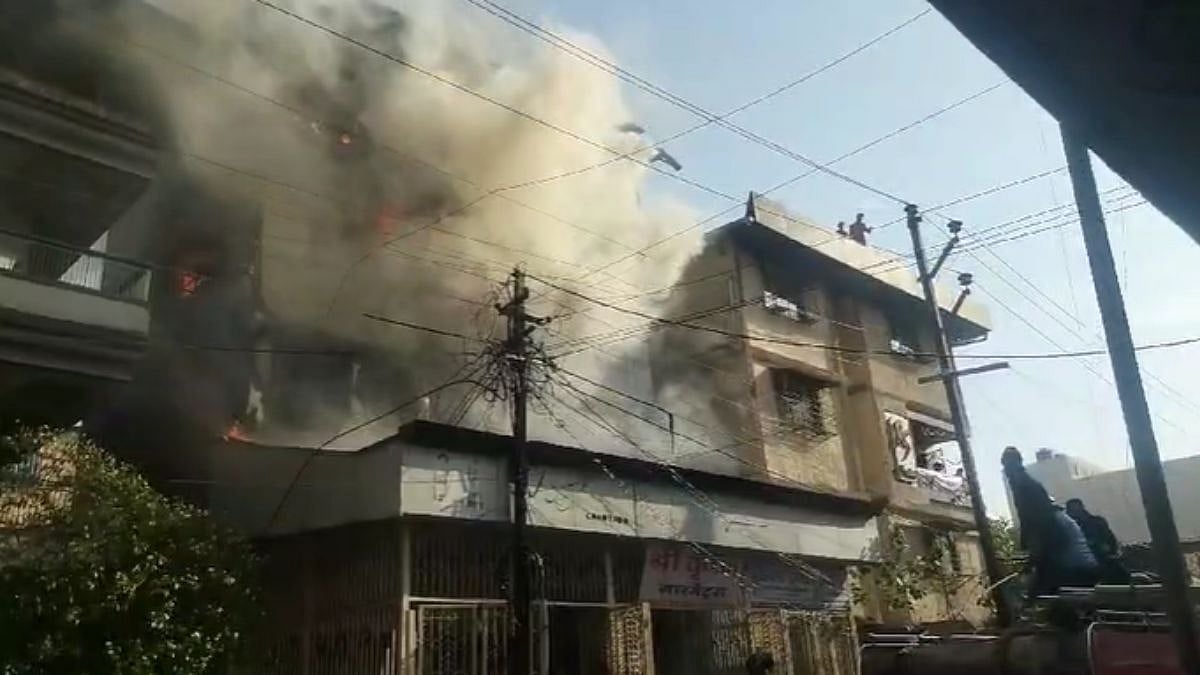 Ulhasnagar Fire: उल्हासनगरमध्ये अग्नितांडव; जे के ऑर्किड इमारतीला भीषण ...