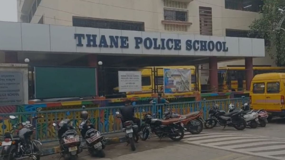 Thane News: फी न भरल्यामुळे १०० विद्यार्थ्यांना शाळेबाहेर काढलं ...