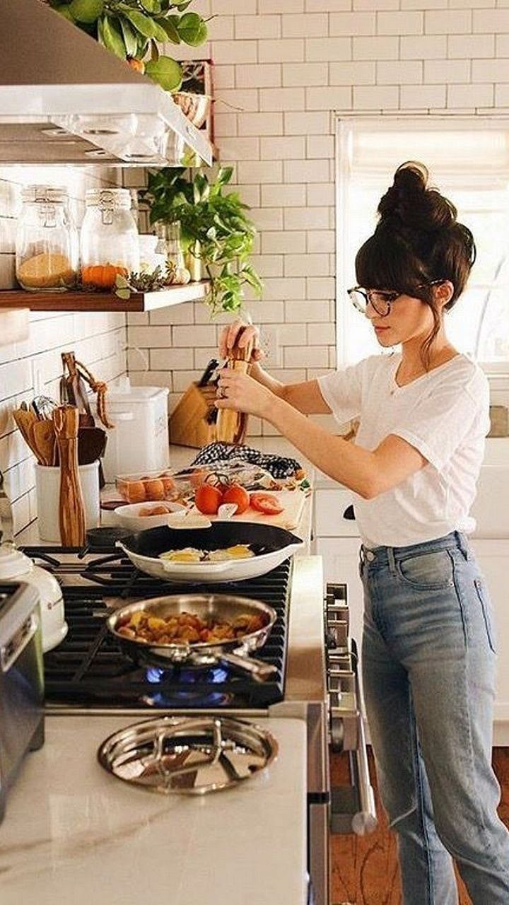 घरातील स्वयंपाकघरात असाव्यात 'या' महत्त्वाच्या गोष्टी|these are ...