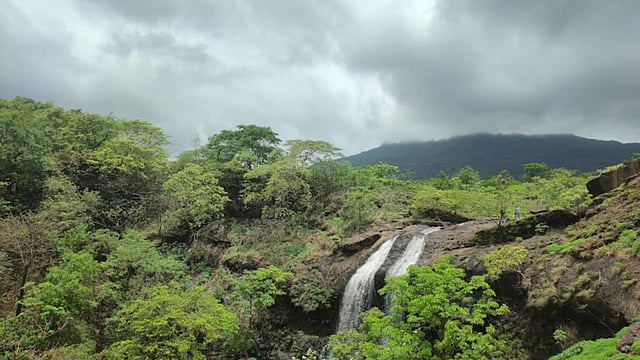 Dhangar Waterfalls : मनसोक्त भिजा! बदलापूरमधील हा धबधबा आतापर्यंत ...