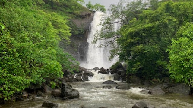 Dhangar Waterfalls : मनसोक्त भिजा! बदलापूरमधील हा धबधबा आतापर्यंत ...
