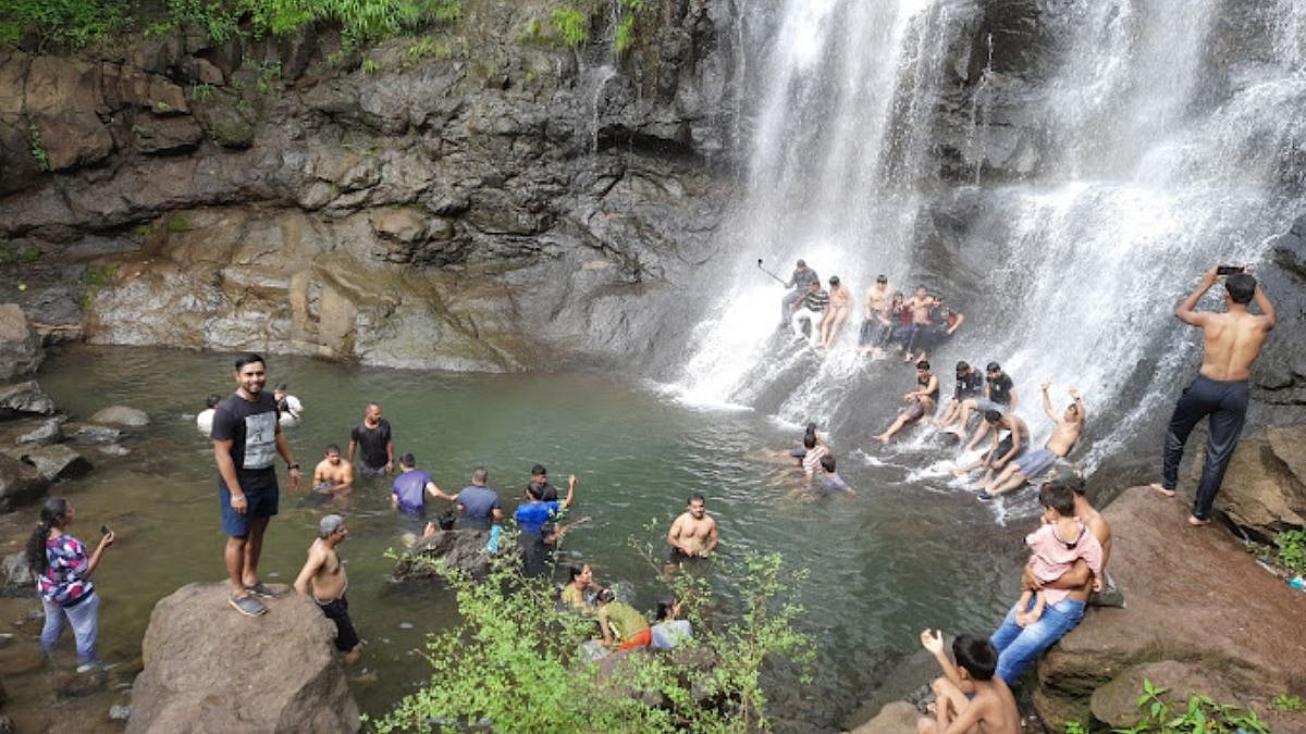 Dhangar Waterfalls : मनसोक्त भिजा! बदलापूरमधील हा धबधबा आतापर्यंत ...