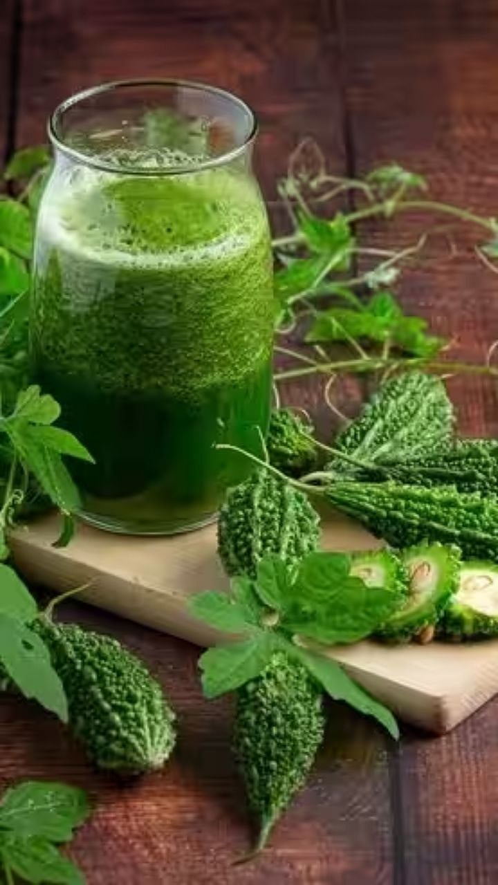 Karela Juice For Diabetes: मधुमेहाच्या रूग्णांनी प्या कारल्याचा रस ...