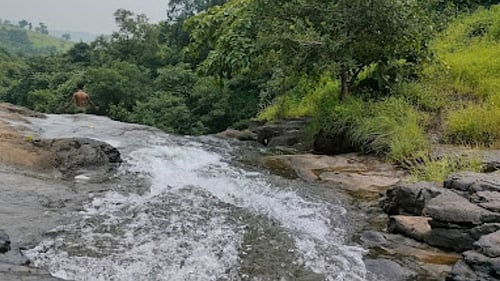 Dhangar Waterfalls : मनसोक्त भिजा! बदलापूरमधील हा धबधबा आतापर्यंत ...