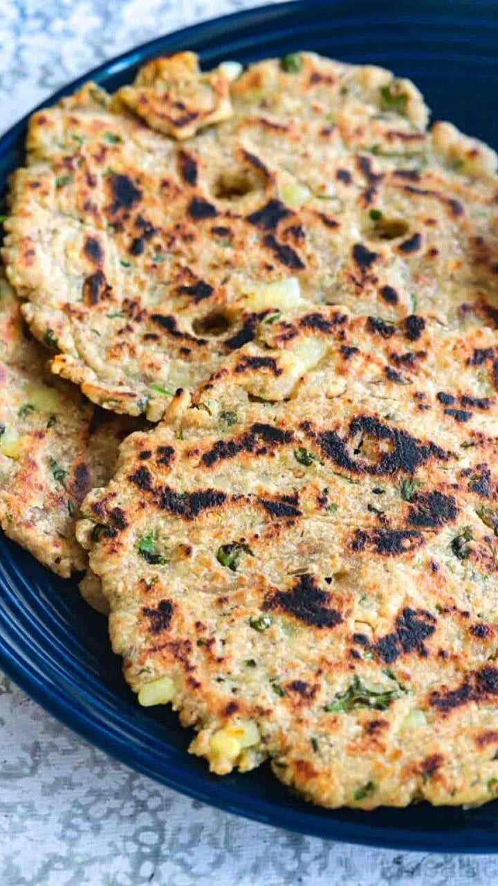 Upvas Thalipeeth Recipe: अंगारकी चतुर्थीला झटपट बनवा खरपूस उपवासाचे ...