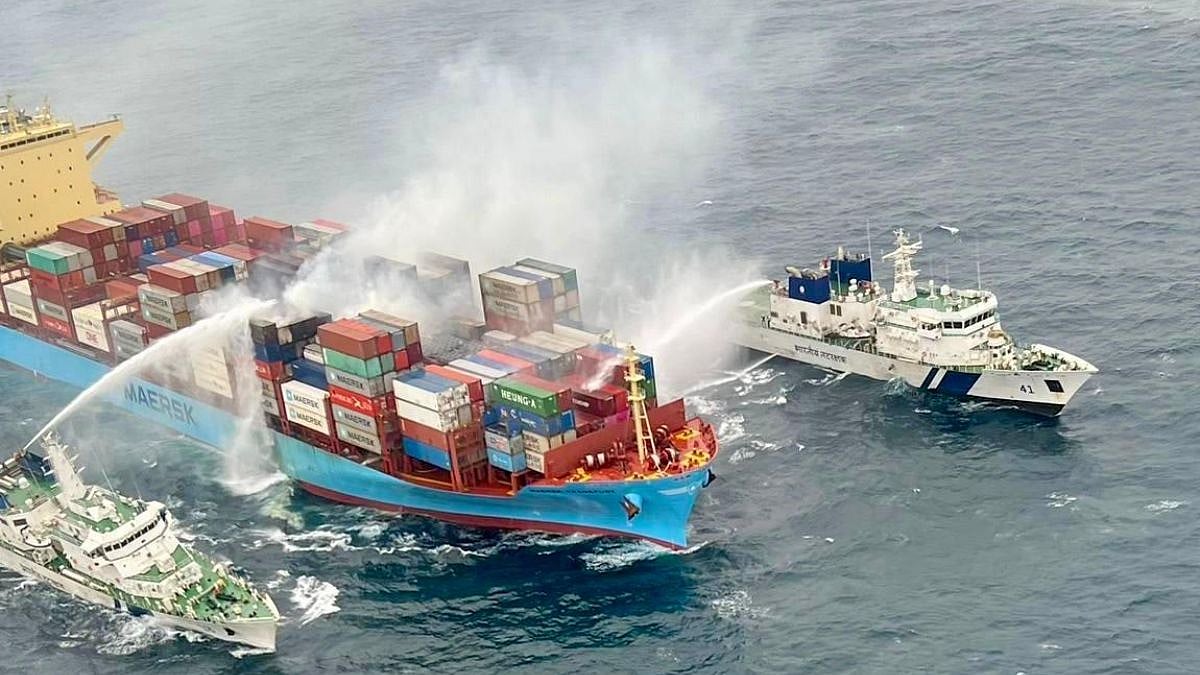 Cargo Ship Fire: भर समुद्रात मालवाहू जहाजाला आग, नियंत्रण मिळवण्यासाठी ...