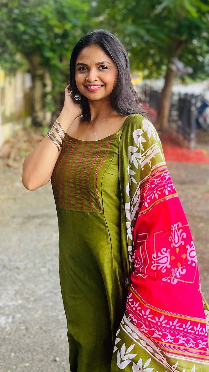 Apurva Gore: अपूर्वा गोरेची पहिली मराठी मालिका कोणती? |Aai Kuthe Kay Karate Fame Actress Apura ...