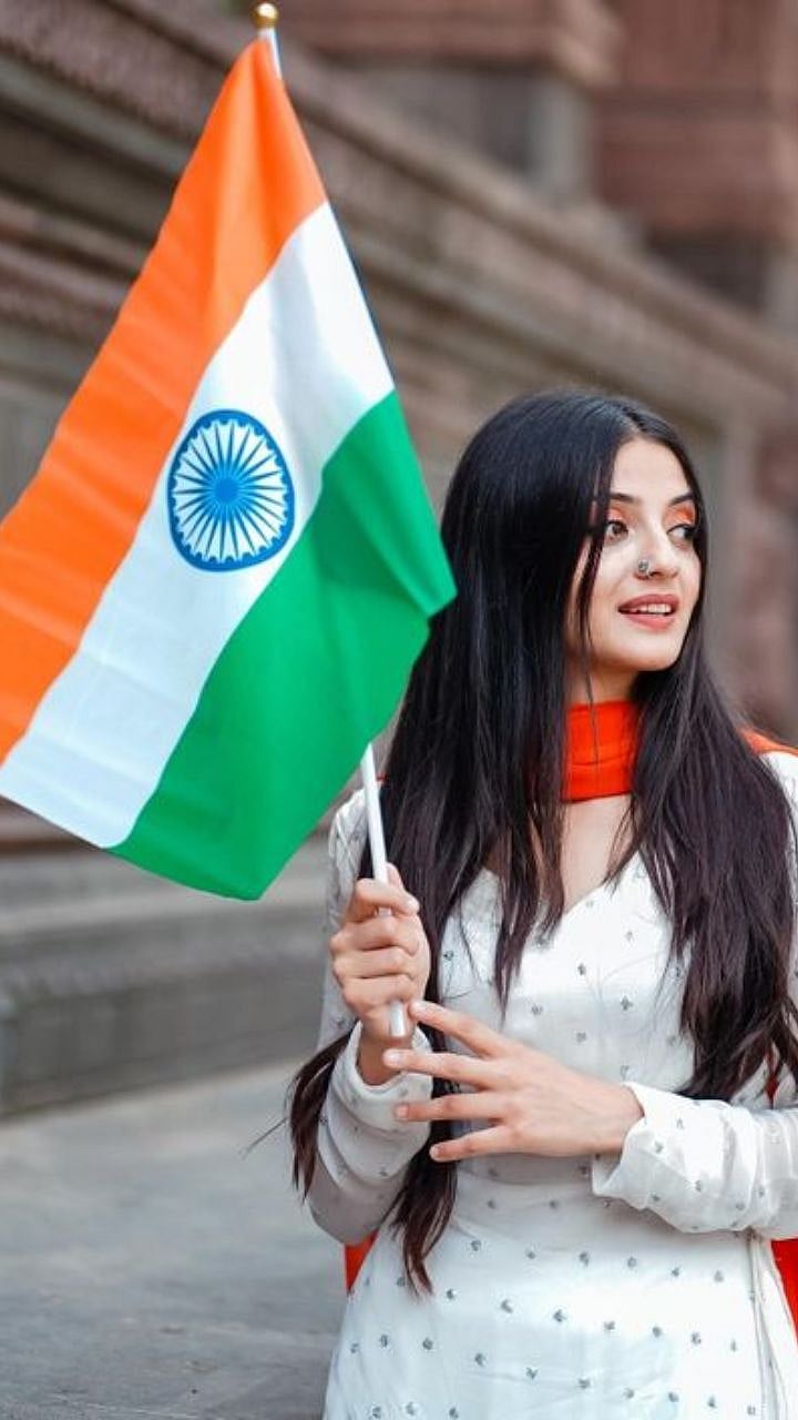 Tiranga Dress For Women : 'या' १५ ऑगस्टला ट्राय करा तिरंगा पॅटर्नचे 'हे ...