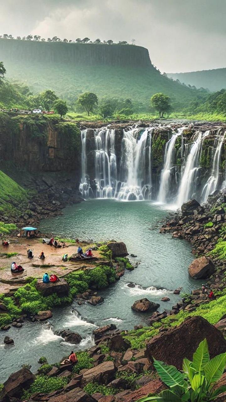 Kiwale Waterfall: हिरवा निसर्ग हा भवतीने, निसर्ग सौंदर्याने नटलेला ...