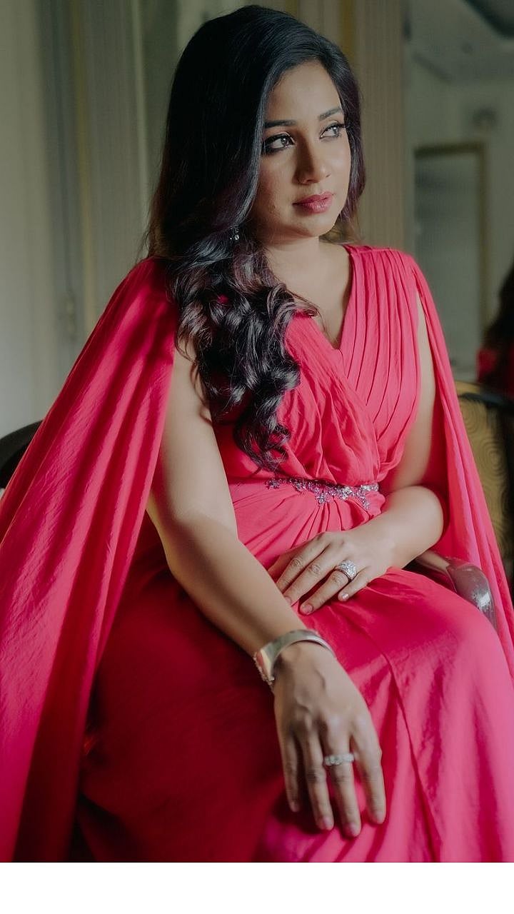 Shreya Ghoshal: 'स्वर'सुंदरी श्रेयाबद्दल या खास गोष्टी माहित आहेत का ...