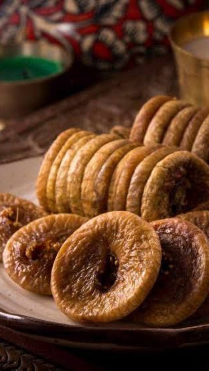 Anjeer Benefits: महिनाभर रोज भिजवलेले अंजीर खा, शरीराला होतील भरपूर ...