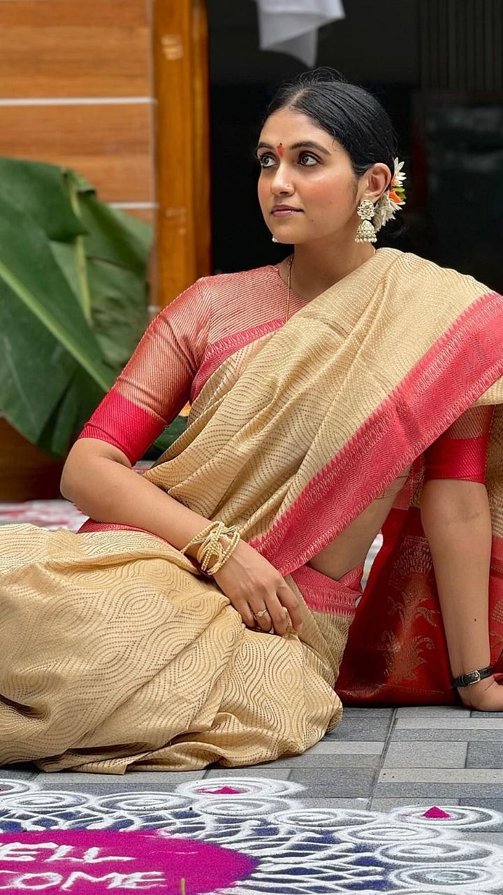 Rinku Rajguru: कपाळी कुंकू अन् केसात गजरा;रिंकूच्या मराठमोळ्या लूकवर ...