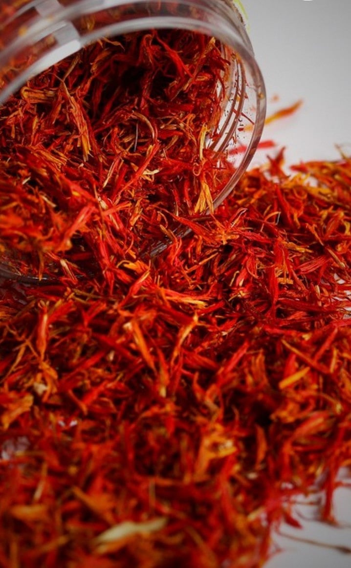 Kesar Benefits: श्रावणात केशर खाल्ल्यामुळे होतात अनेक फायदे; जाणून घ्या ...