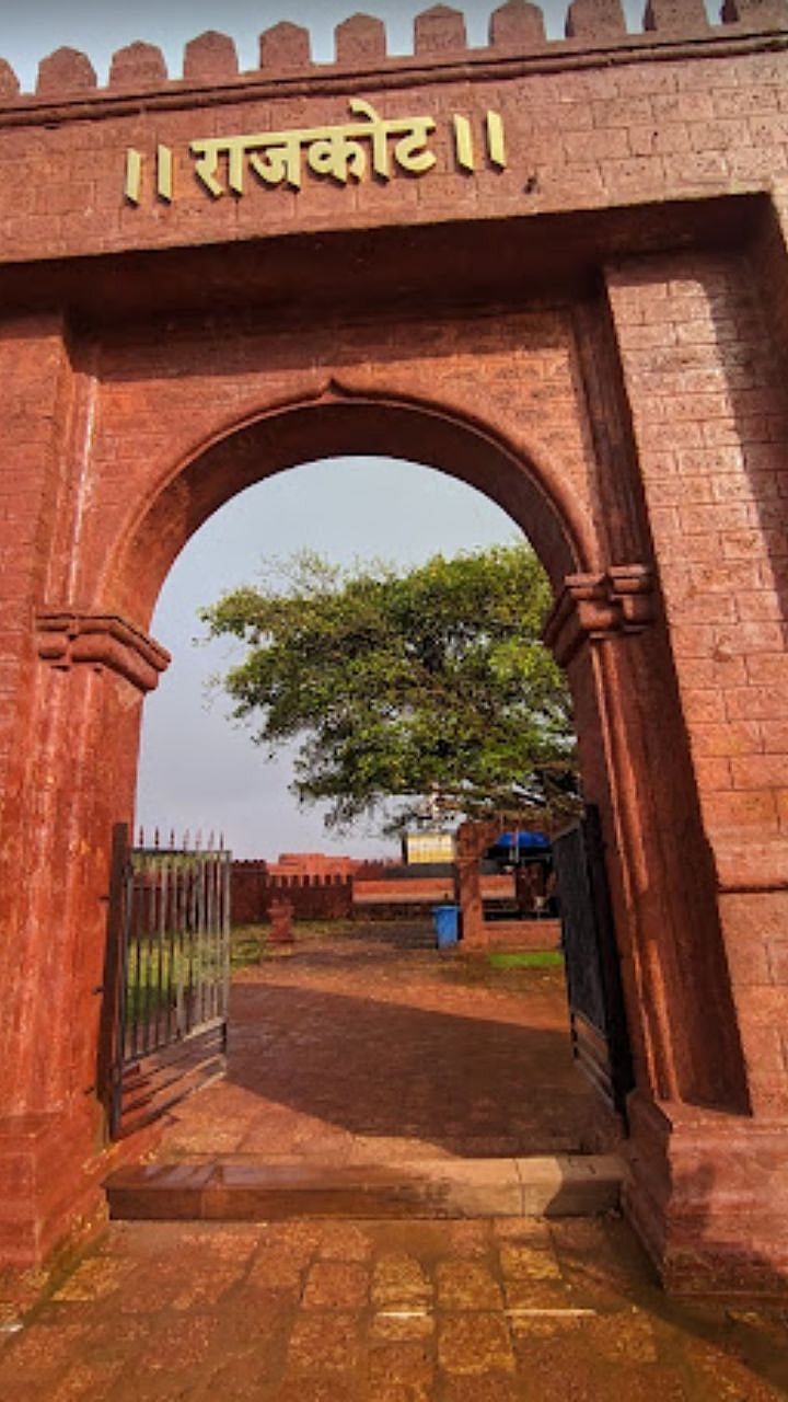 Rajkot Fort : मुंबईहून राजकोट किल्ल्याकडे कसं जायचं? | tourism rajkot ...