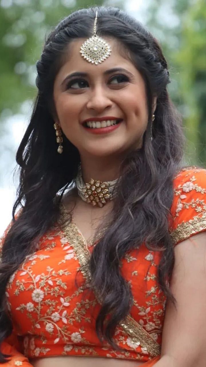 Gayatri Datar: गालावर खळी अन् डोळ्यात धुंदी... |marathi actress gayatri ...