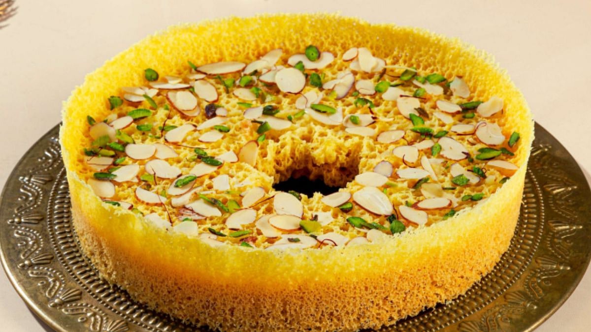 Ghevar Recipe : लाडक्या गणरायाला बनवा 'घेवर'चा चविष्ट नैवेद्य; वाचा ...