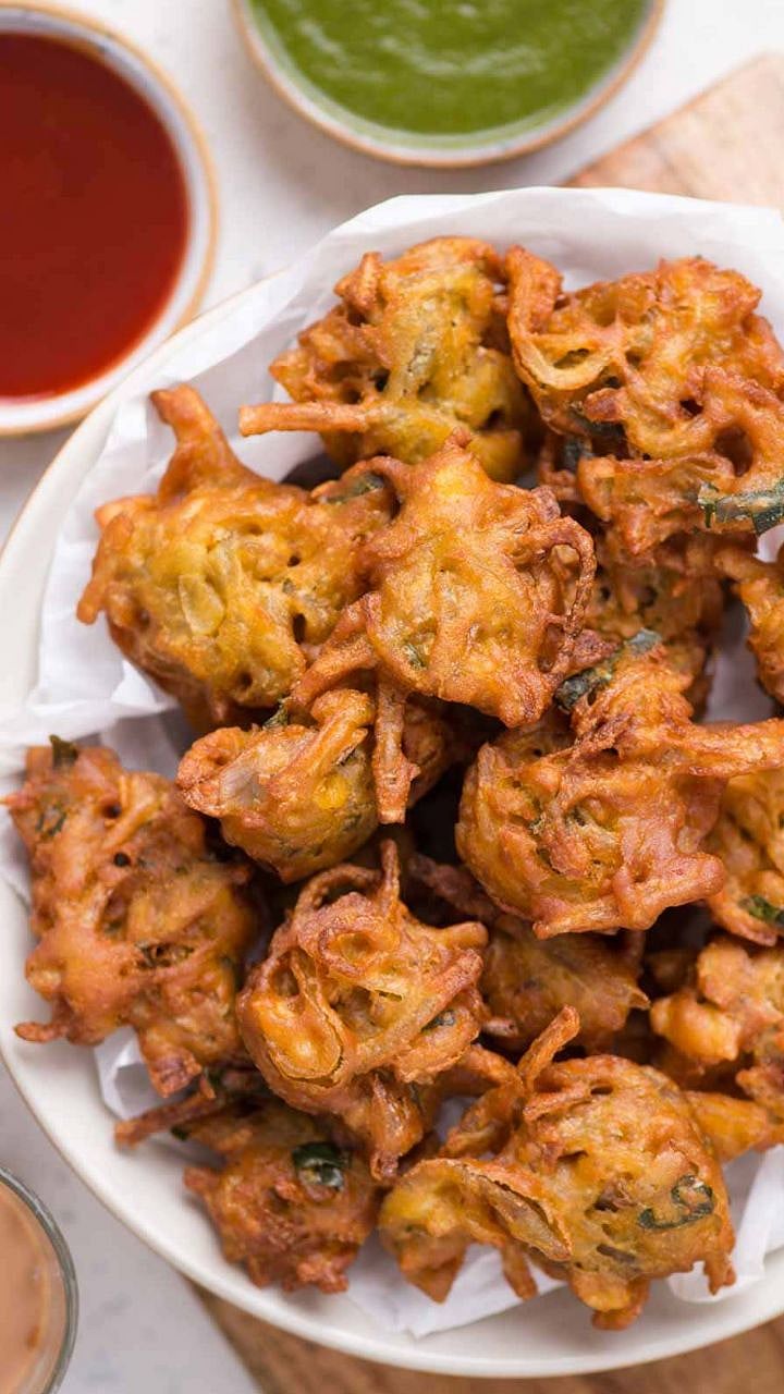 Kanda Bhaji: कांदा भजी कुरकुरीत करण्यासाठी ही टीप फॉलो करा|kanda bhaji ...