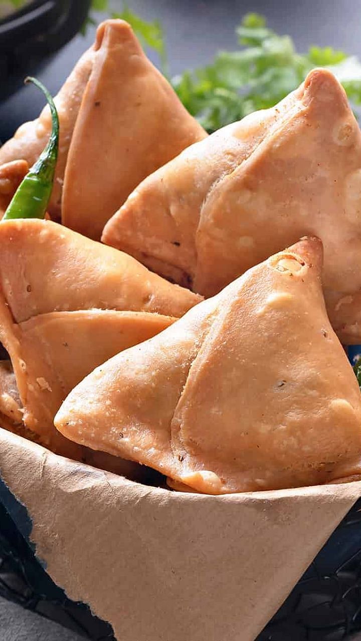 Samosa Recipe: घरच्या घरी बनवा स्ट्रीट स्टाईल कुरकुरीत समोसा|street ...