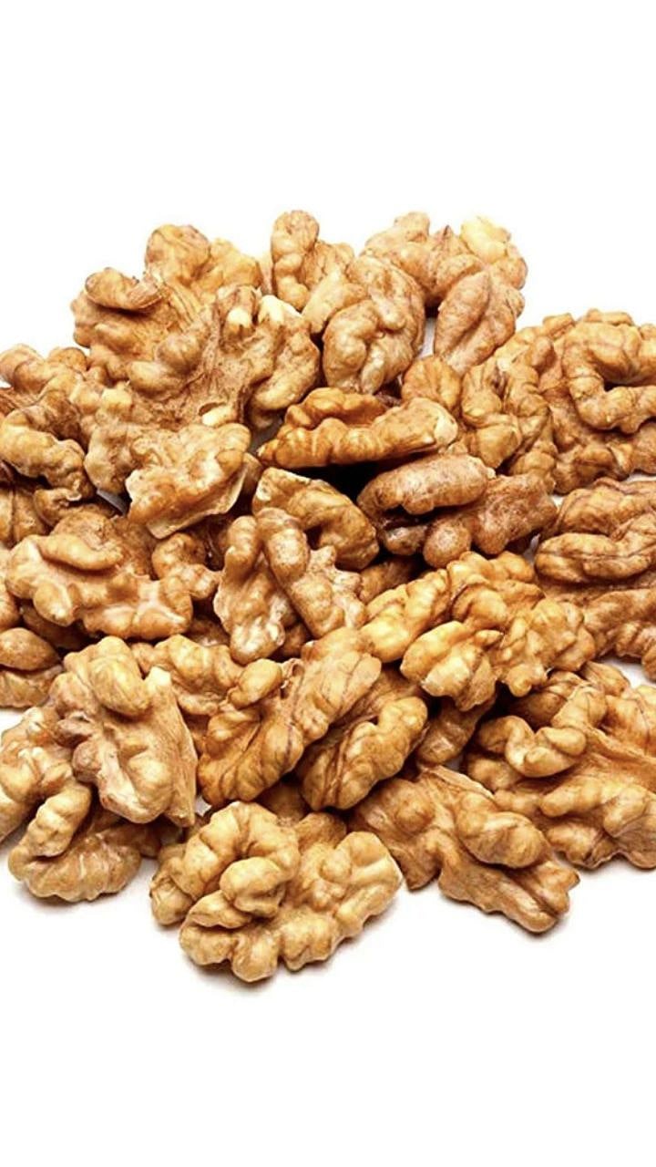Walnut: दूध की पाणी? अक्रोड कशात भिजवून खाणे जास्त फायदेशीर|walnut ...
