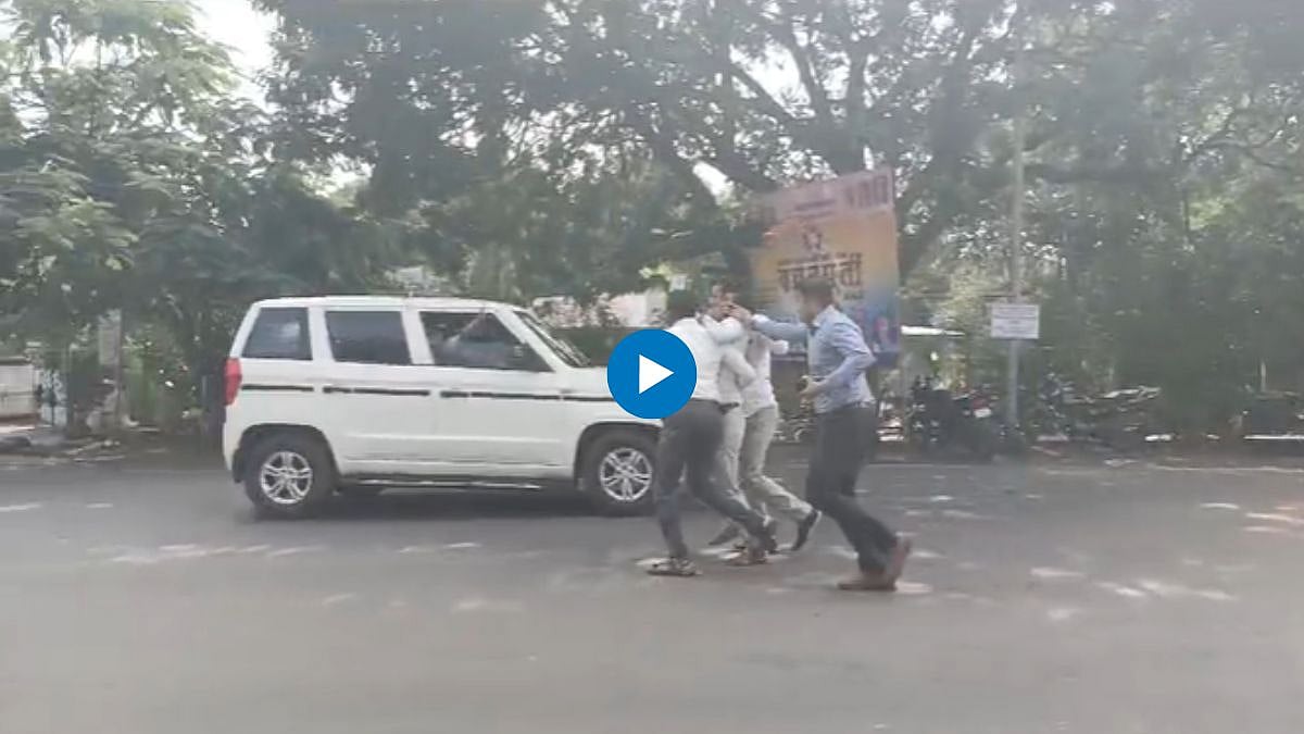 Dhangar community : धनगर समाज आरक्षणासाठी आक्रमक; देवेंद्र फडणवीसांच्या ताफ्यावर भंडारा ...