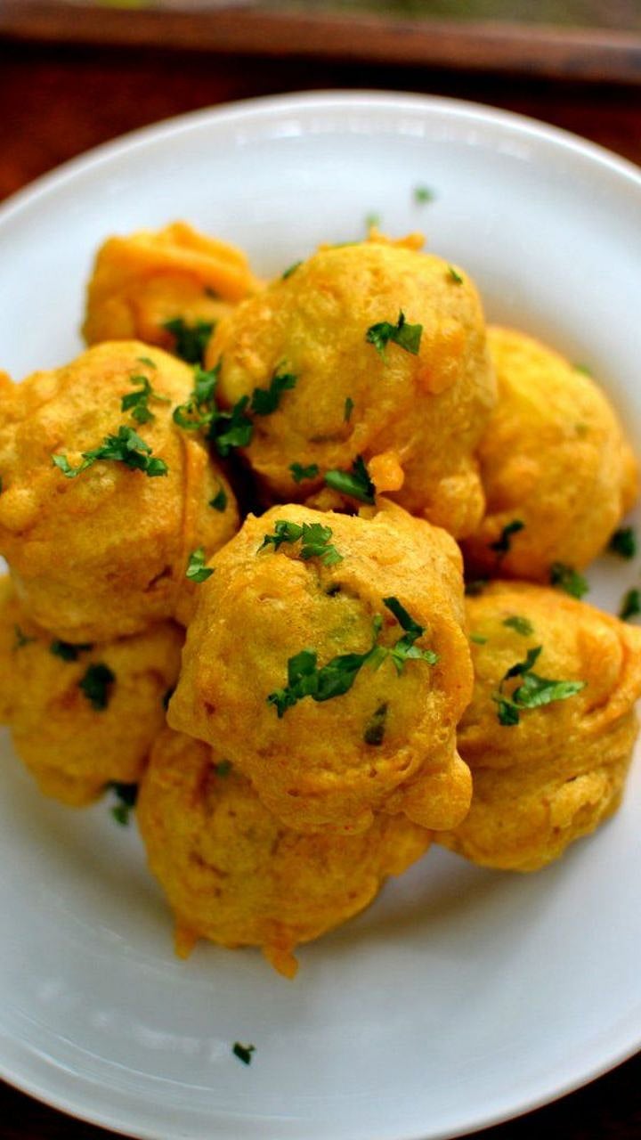Batata Vada : तेल न पिणारा खमंग, खुसखुशीत बटाटा वडा |batata vada recipe ...