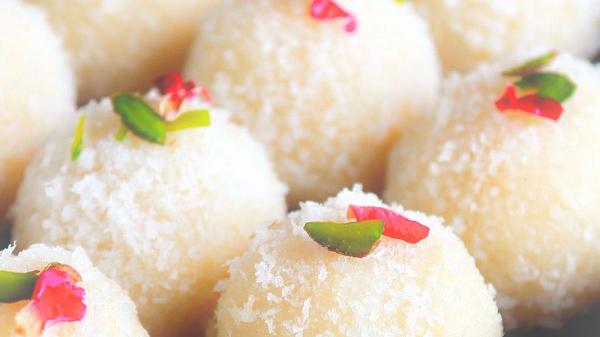 Diwali 2024: धनत्रयोदशीला बनवा खोबऱ्याच्या लाडूचा नैवेद्य; नोट करा ...