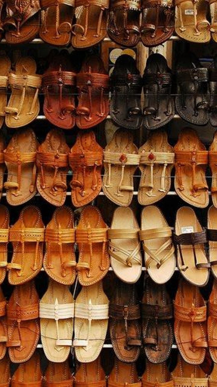 kolhapuri chappals: कोल्हापुरी चप्पल घालण्याचे फायदे!|benefits of ...