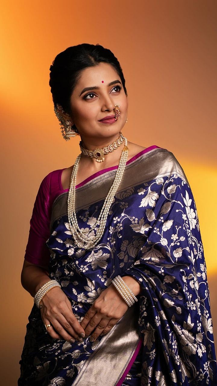 Prajakta Mali: फुलवंतीनथ अन् मोत्याच्या बांगड्या, प्राजक्तावर खिळल्या ...