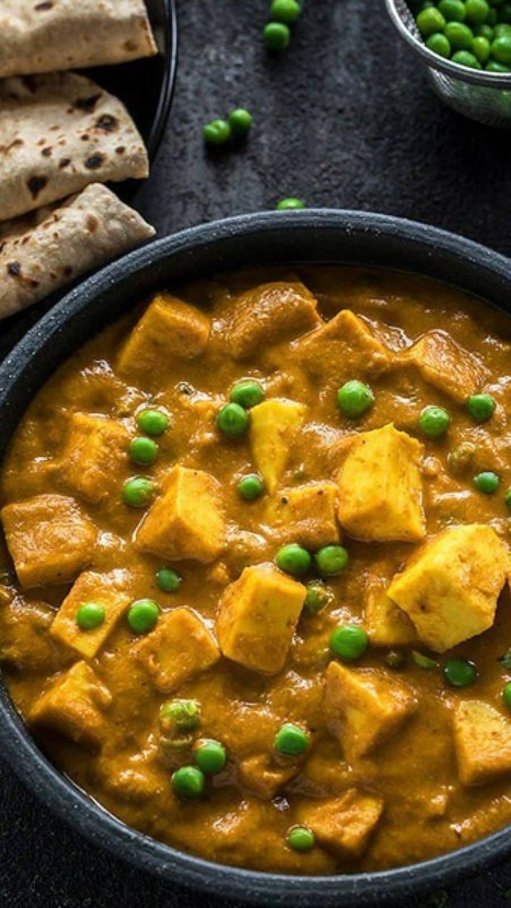 Matar Paneer Recipe : हिवाळ्यात ढाबा स्टाइल 'मटार पनीर' घरीच अवघ्या १५ ...