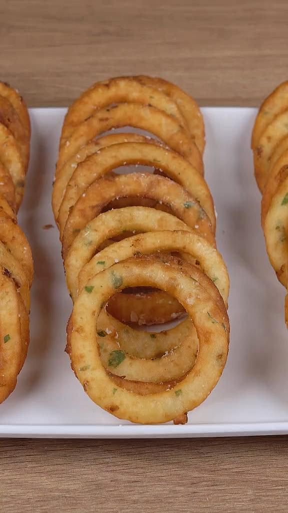 Potato Rings: कुरकुरीच बटाट्याचे रिंग कसे बनवायचे, जाणून घ्या रेसिपी ...