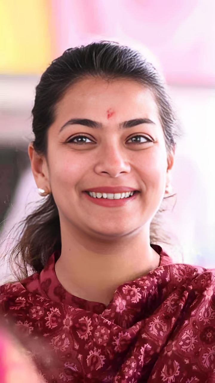 Praniti Shinde: माजी मुख्यमंत्र्‍यांची लेक प्रणिती शिंदेंचं वय किती ...