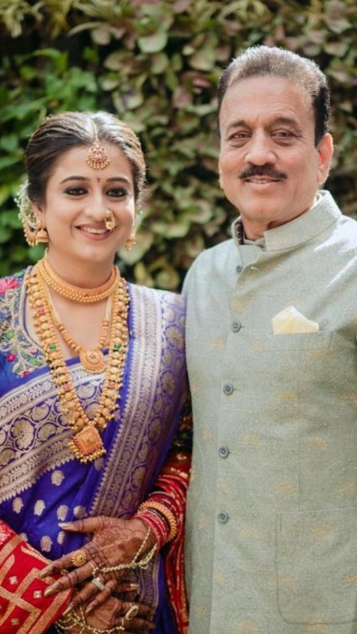 Shreya Mahajan: गिरीश महाजनांची धाकटी लेक काय करते?|what does girish ...