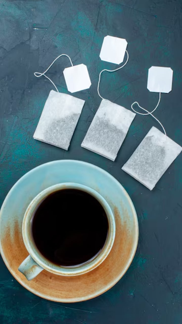 Tea Bag: टी बॅगचा अतिवापर आरोग्यास घातक? डॉक्टरांनी दिला गंभीर इशारा ...