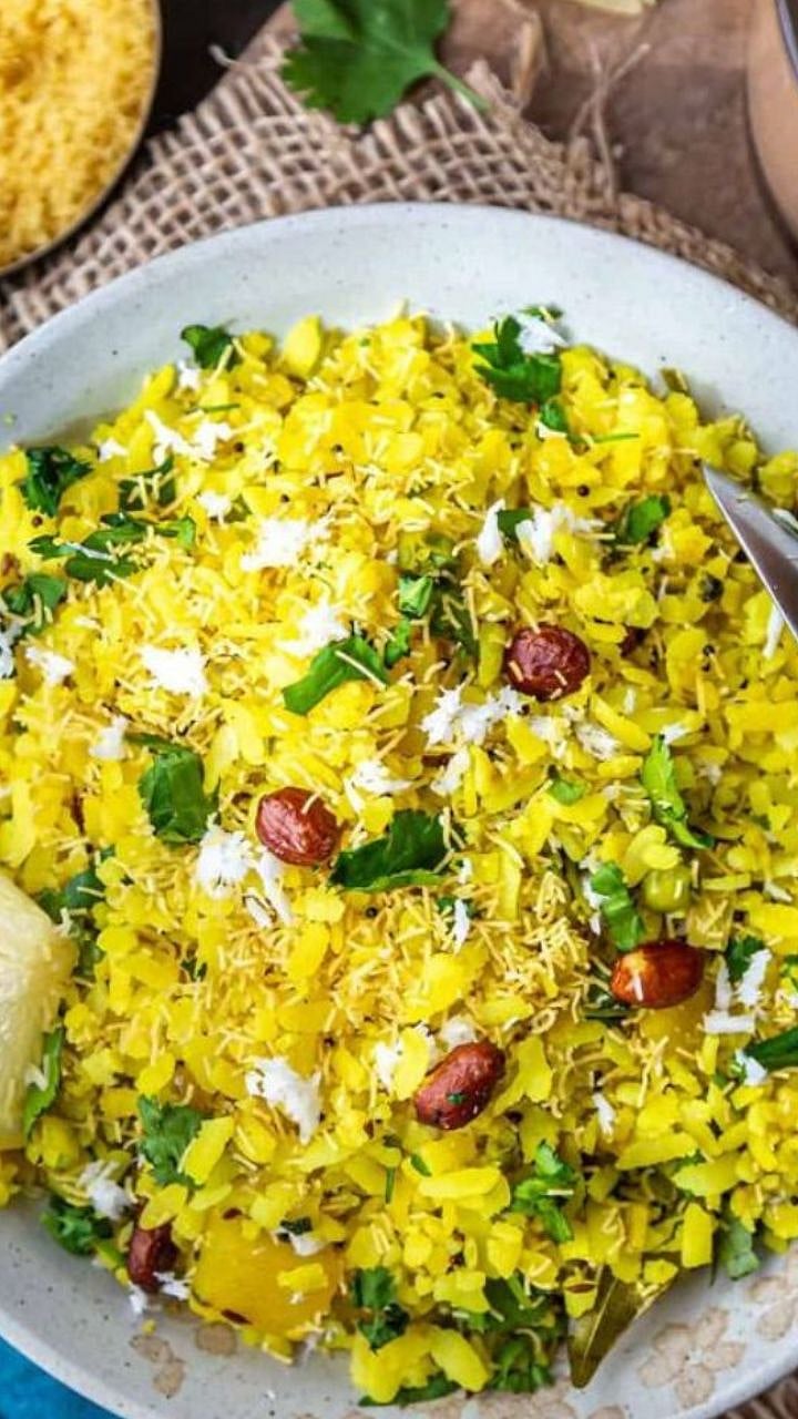 Indori Poha : पोह्यांना द्या इंदोरी तडका, स्पेशल रेसिपी नोट करा|indori ...