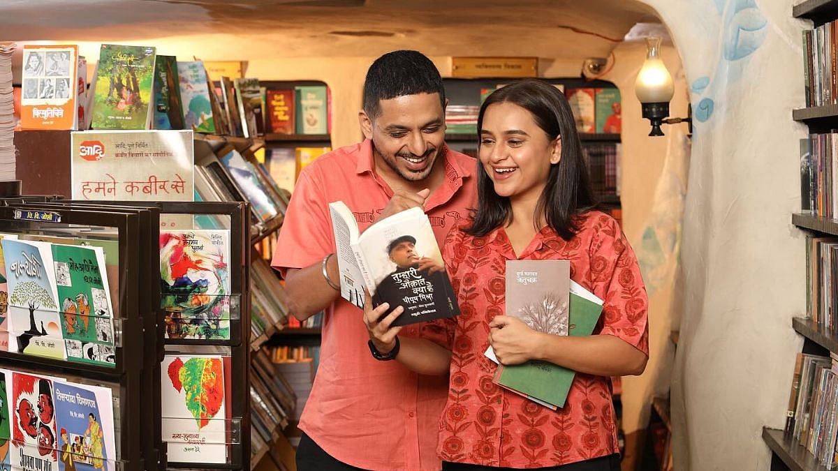 Alok Rajwade-Parna Pethe: ऑन स्क्रिन भाऊ-बहीण ते खऱ्या आयुष्यात नवरा ...