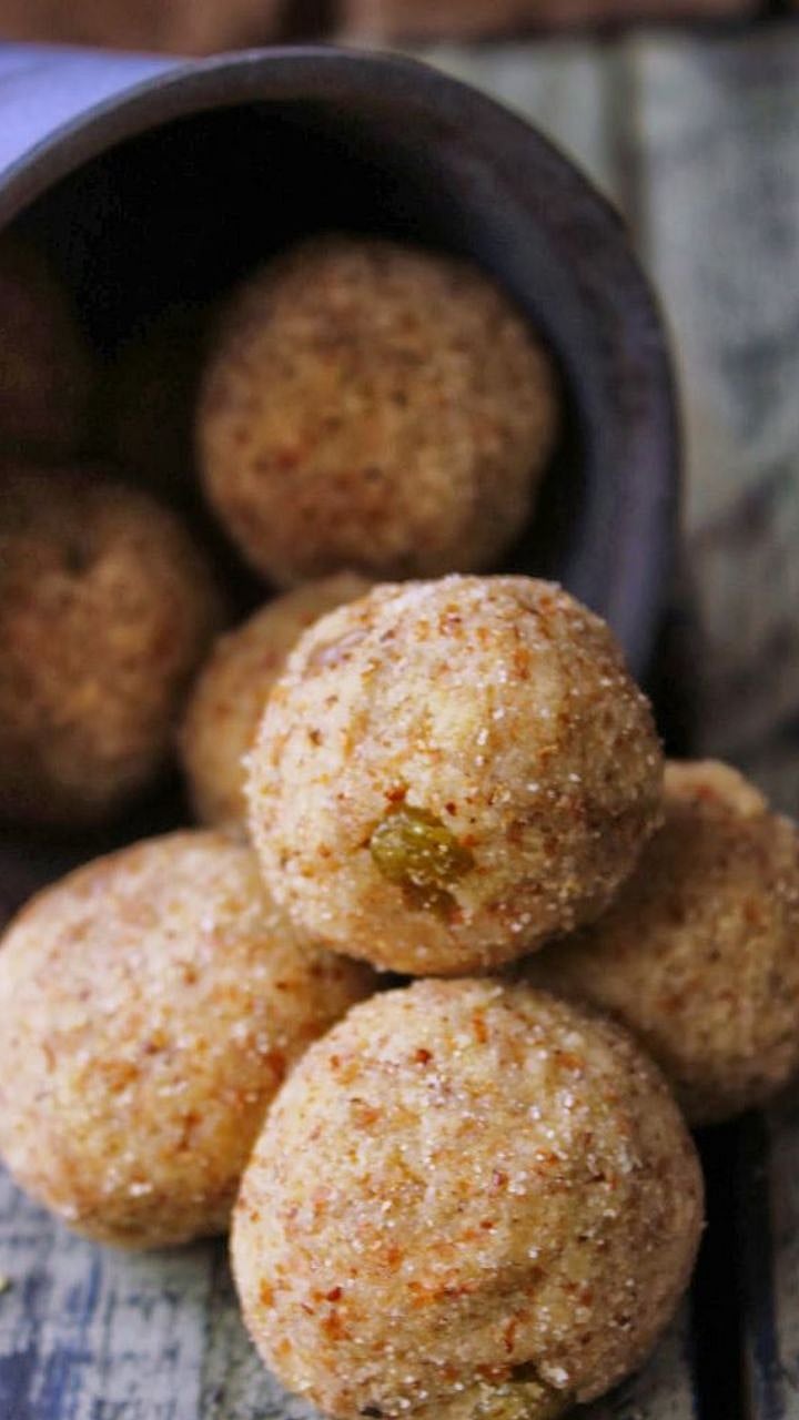 Wheat Laddu : गोड खाण्याची इच्छा होतेय? घरीच झटपट बनवा गव्हाचे लाडू ...
