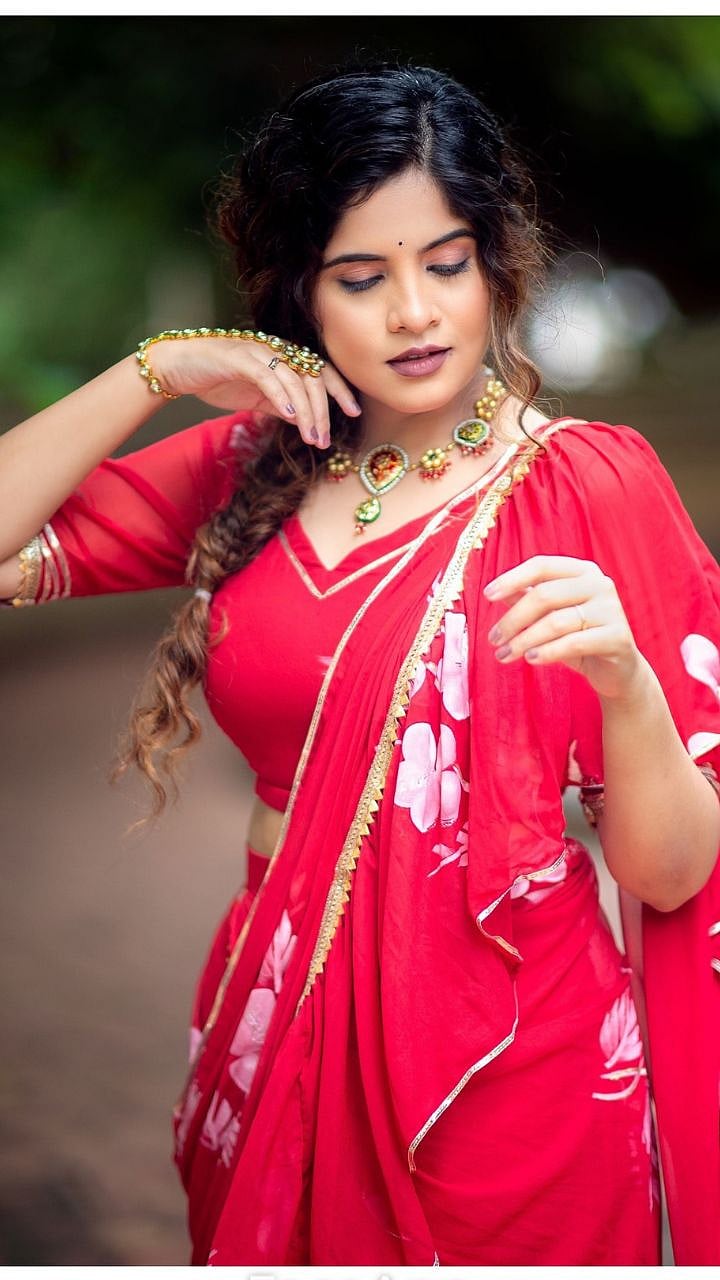 Amruta Deshmukh: देशमुखांच्या लेकीचं शिक्षण किती?|deshmukh familys ...