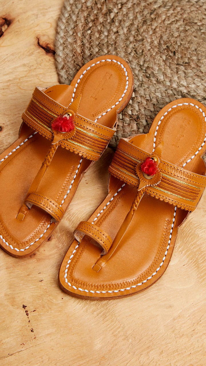 Kolhapuri Chappal: कोल्हापुरी चपलांची देखभाल कशी करावी? जाणून घ्या ...
