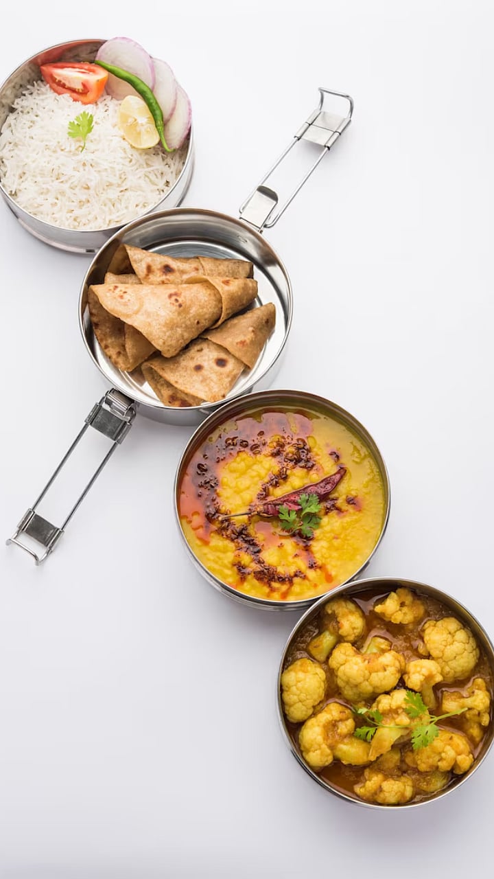 Tiffin Tips: उन्हाळ्यात टिफिनचं अन्न ताजं कसं ठेवाल? जाणून घ्या खास ...