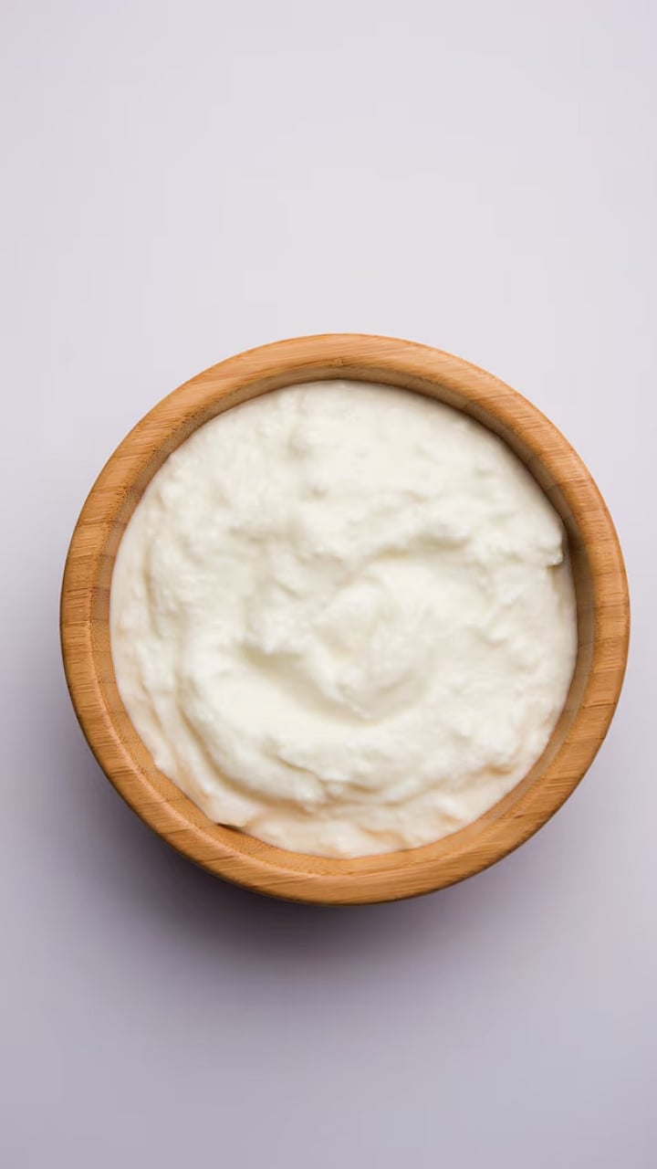 Curd And Sugar: घराबाहेर पडताना दही-साखर खाण्यामागचे गुपित काय? | What ...
