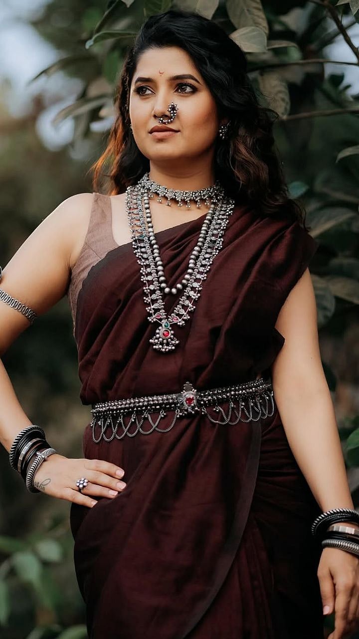 Prajkta Mali: कोल्हापूरी साज अन् नाकात नथ... प्राजक्ताच्या सौंदर्याची ...