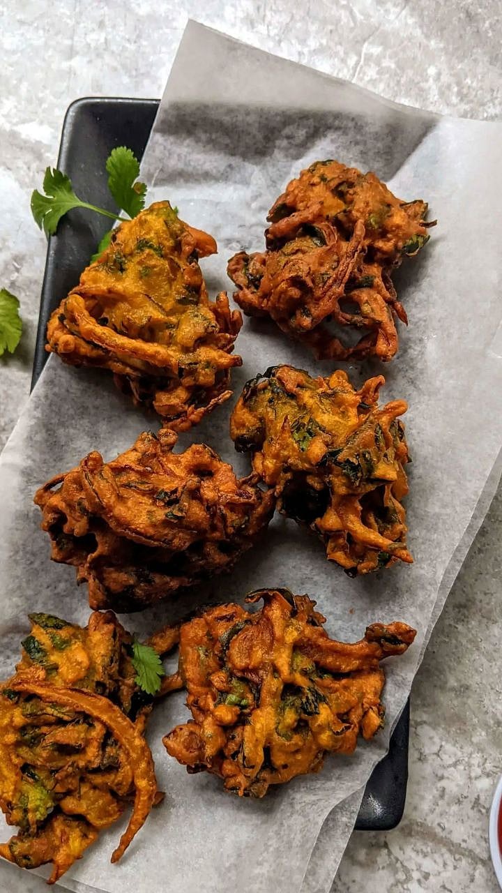 Alucha Pananchi Bhaji Recipe : एक वाटी बेसन अन् अळूची पानं, झटपट बनवा ...