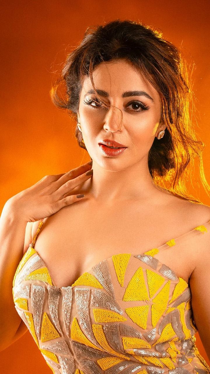 Neha Pendse : पिवळा आउटफीट अन् कातील नजर मराठमोळ्या अभिनेत्रीचा बोल्ड ...