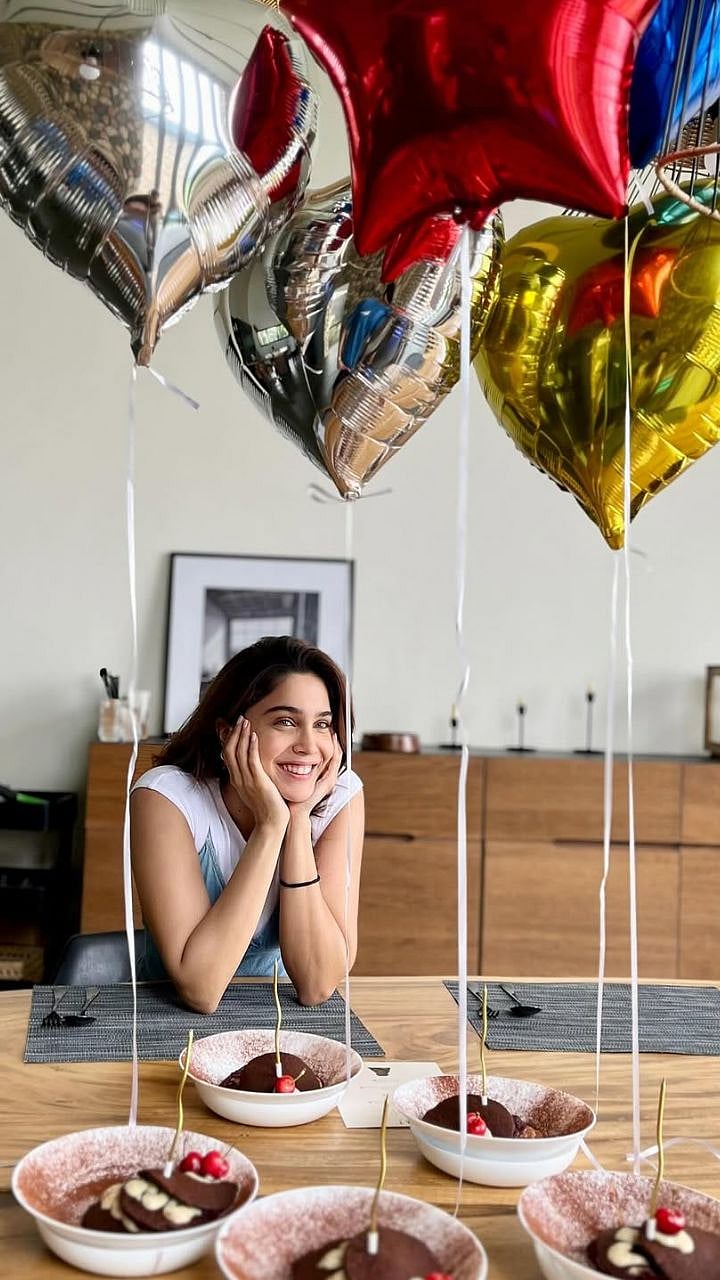 Sharvari Wagh: शर्वरी वाघच्या वाढदिवसाचा 'ब्लॅक कटआऊट' लूक पाहिलात का ...