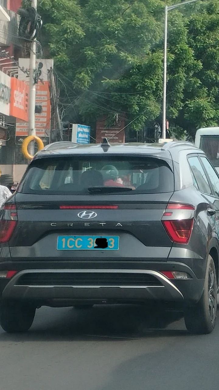 Blue Number Plate: कोणत्या गाड्यांना निळ्या नंबर प्लेट दिल्या जातात आणि ...