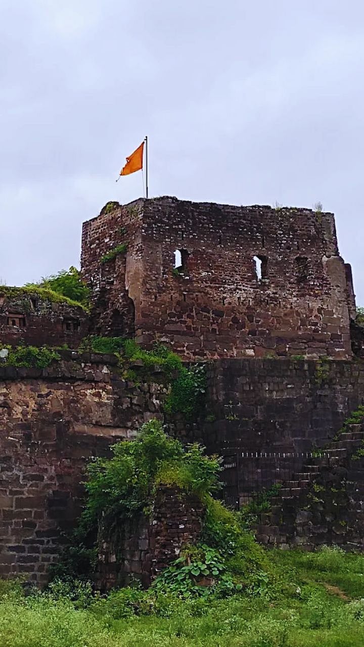 Chakan Fort : पुण्यातील चाकण किल्ला पाहिला का? सुट्टीत मुलांसोबत नक्की ...