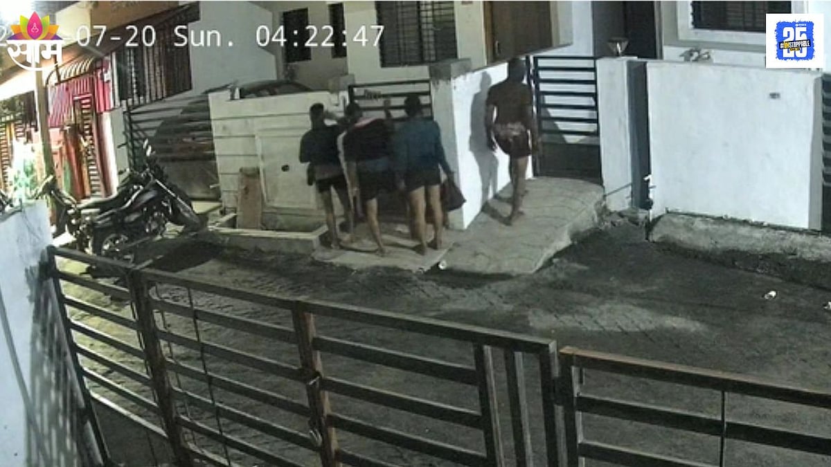 Chaddi Gang Video : सोलापुरात चड्डी गँगची दहशत, साखर झोपेत असताना साधतेय डाव, घटना ...