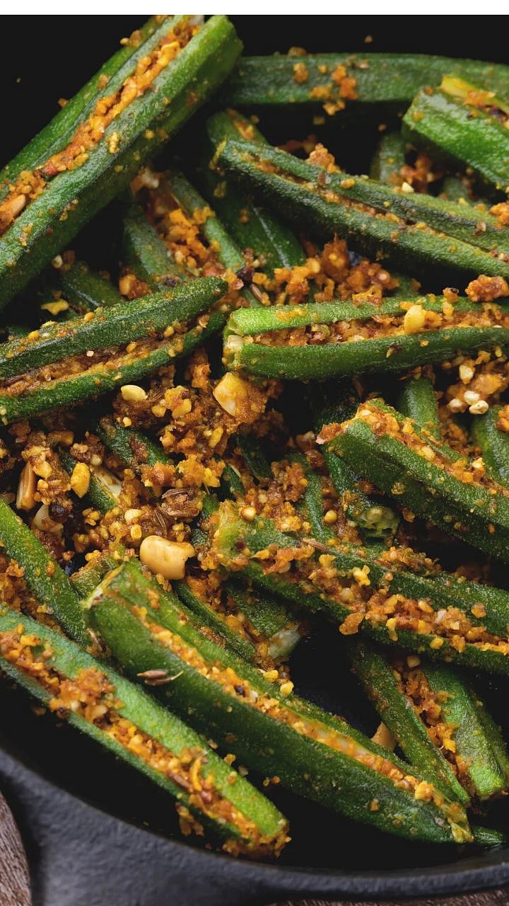 Bharli Bhendi Recipe: शेंगदाण्याचा कूट घालून बनवा गावरान स्टाईल भरली ...